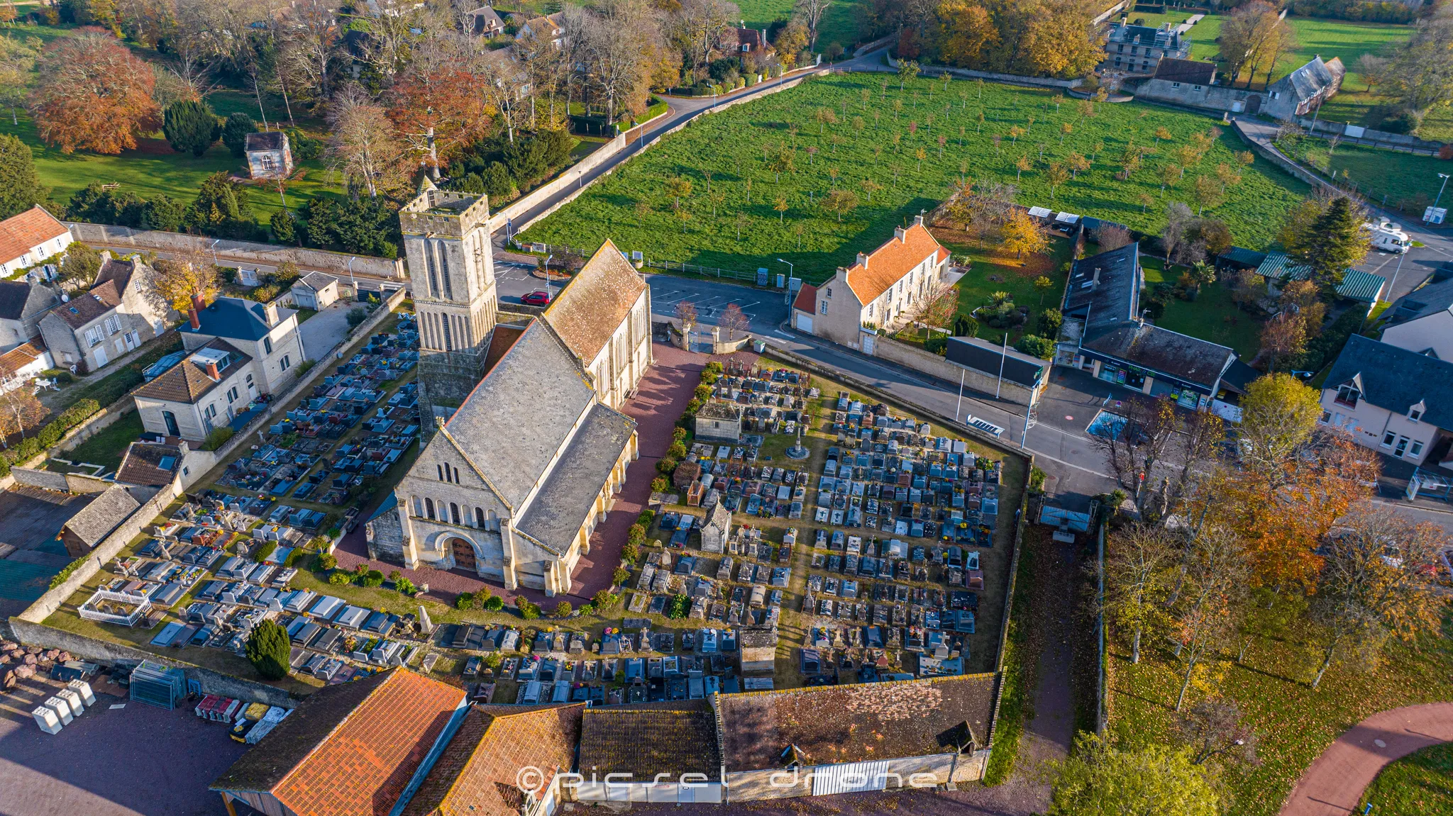 HERMANVILLE-SUR-MER, ÉGLISE & VERGER